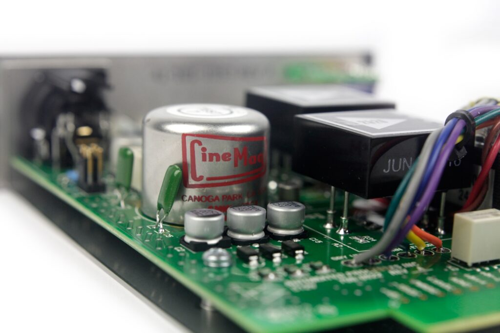 512v Discrete Mic / Line Pre - API: Automated Processes, Inc.